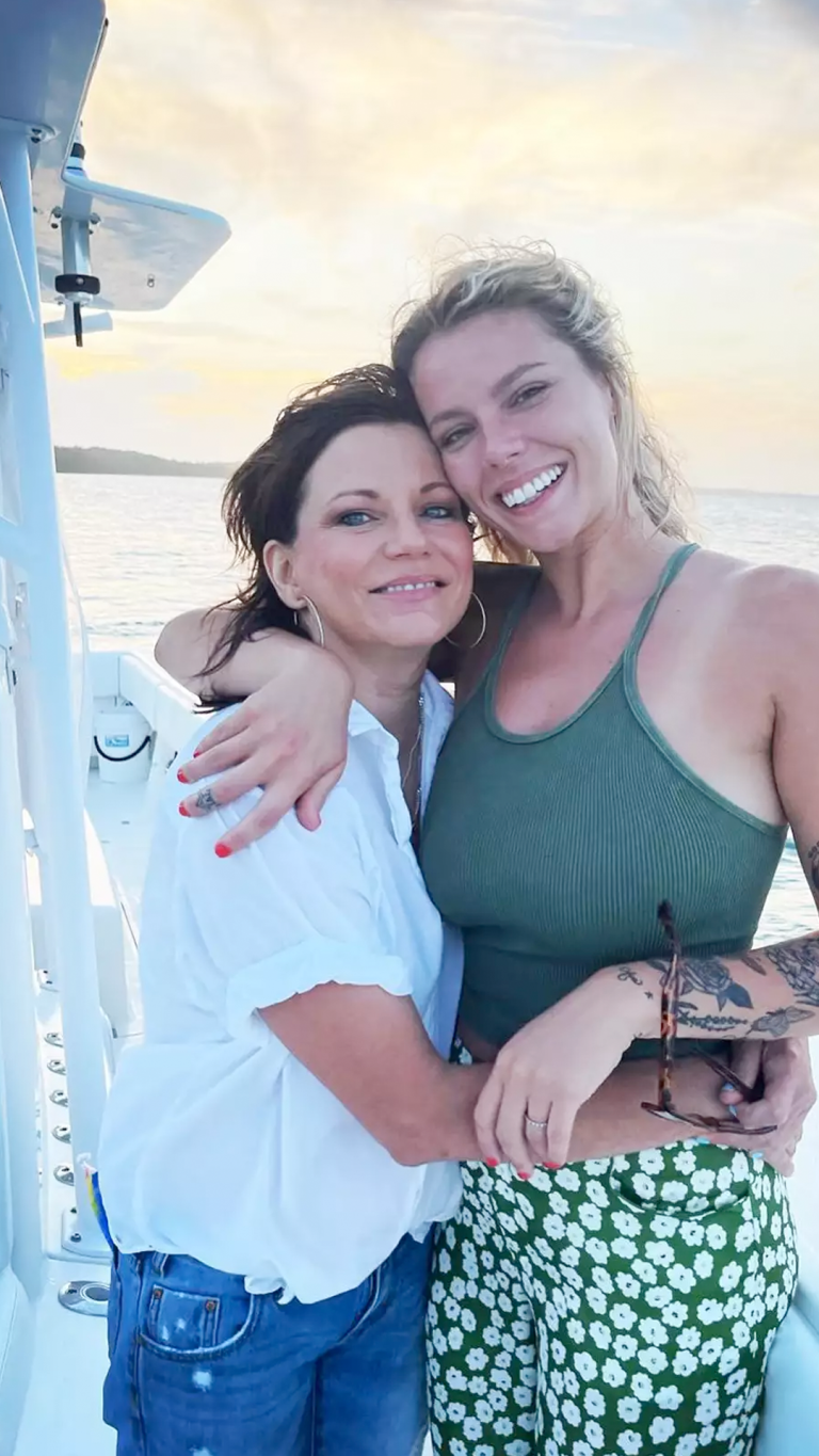 All About Martina McBride’s Three Daughters Delaney, Emma, and Ava ...