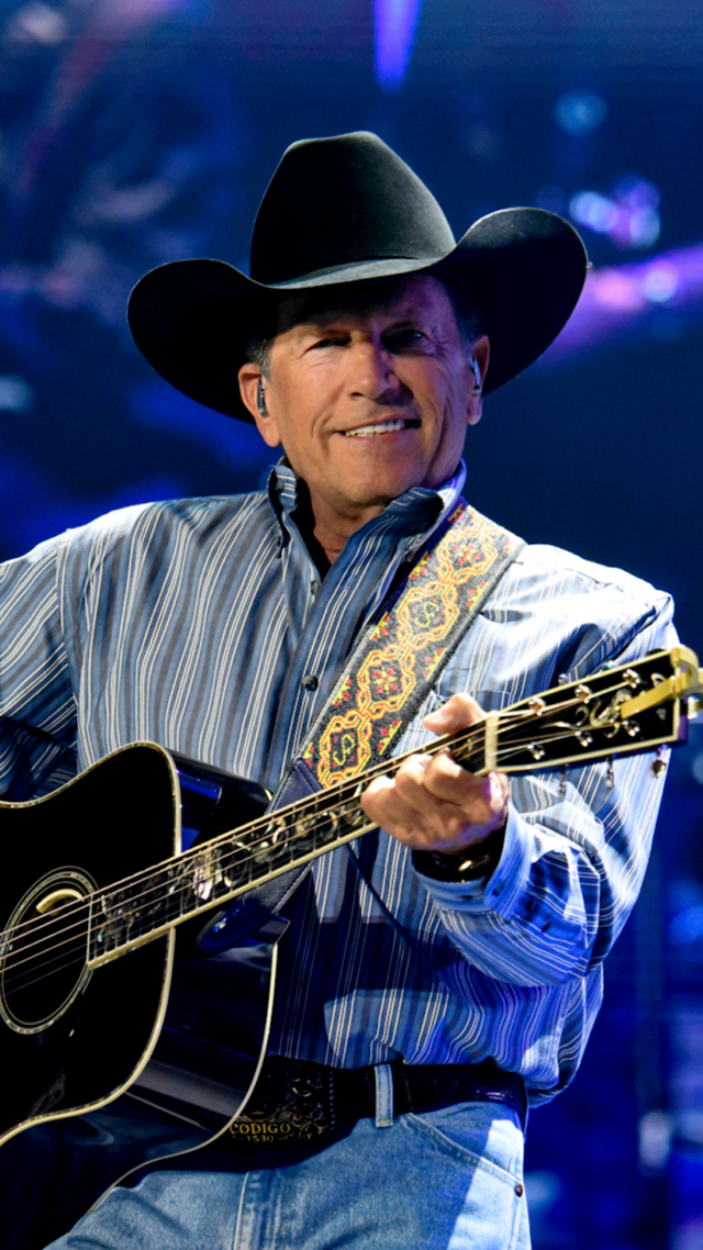 George Strait Takes Time to Make Young Fans Smile with Guitar ...