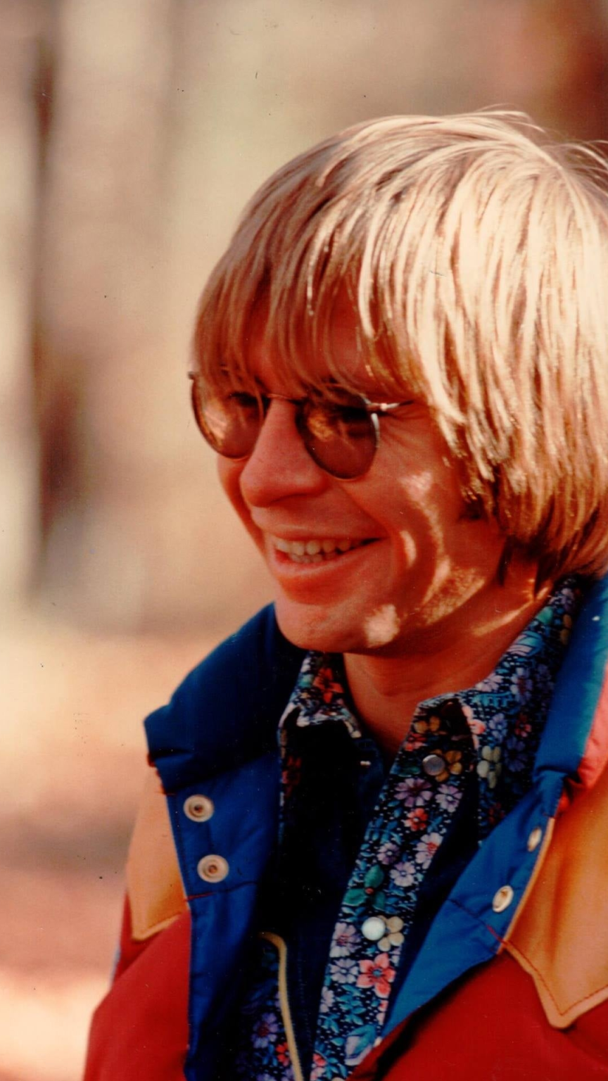 Remembering John Denver Through His Final Live Performance – Xpress Country