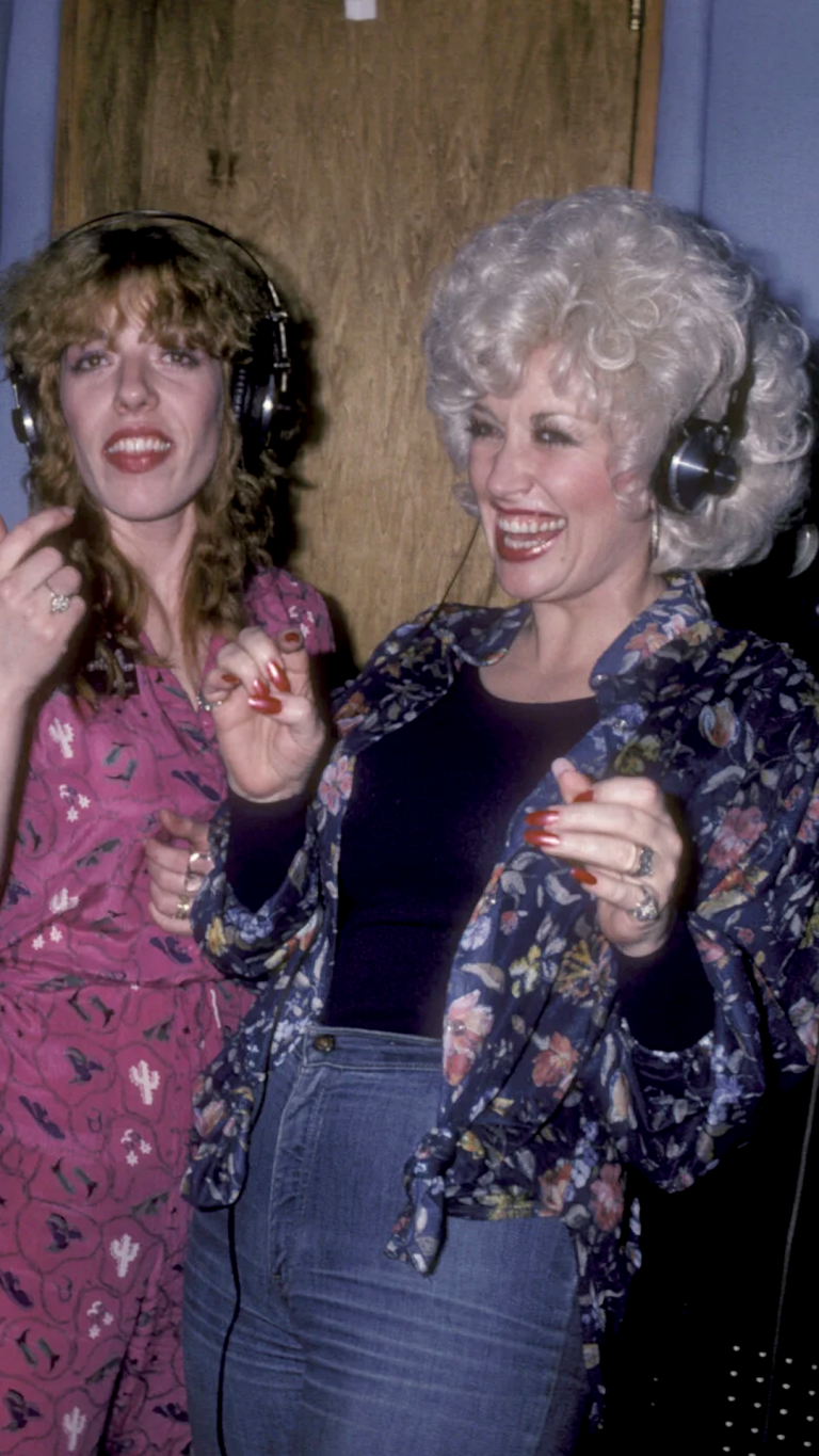 Freida Parton Asks Fans To Pray For Dolly As She Faces Health Issues ...