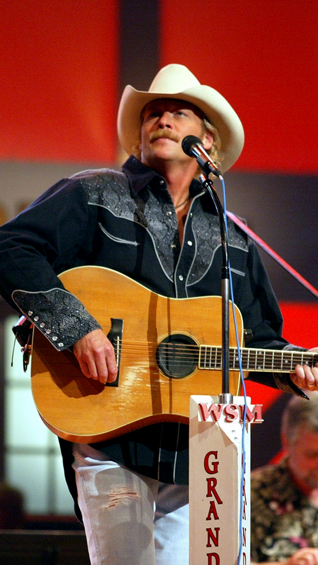 Despite a $150 Million Fortune, Alan Jackson Is Leaving the Road for ...